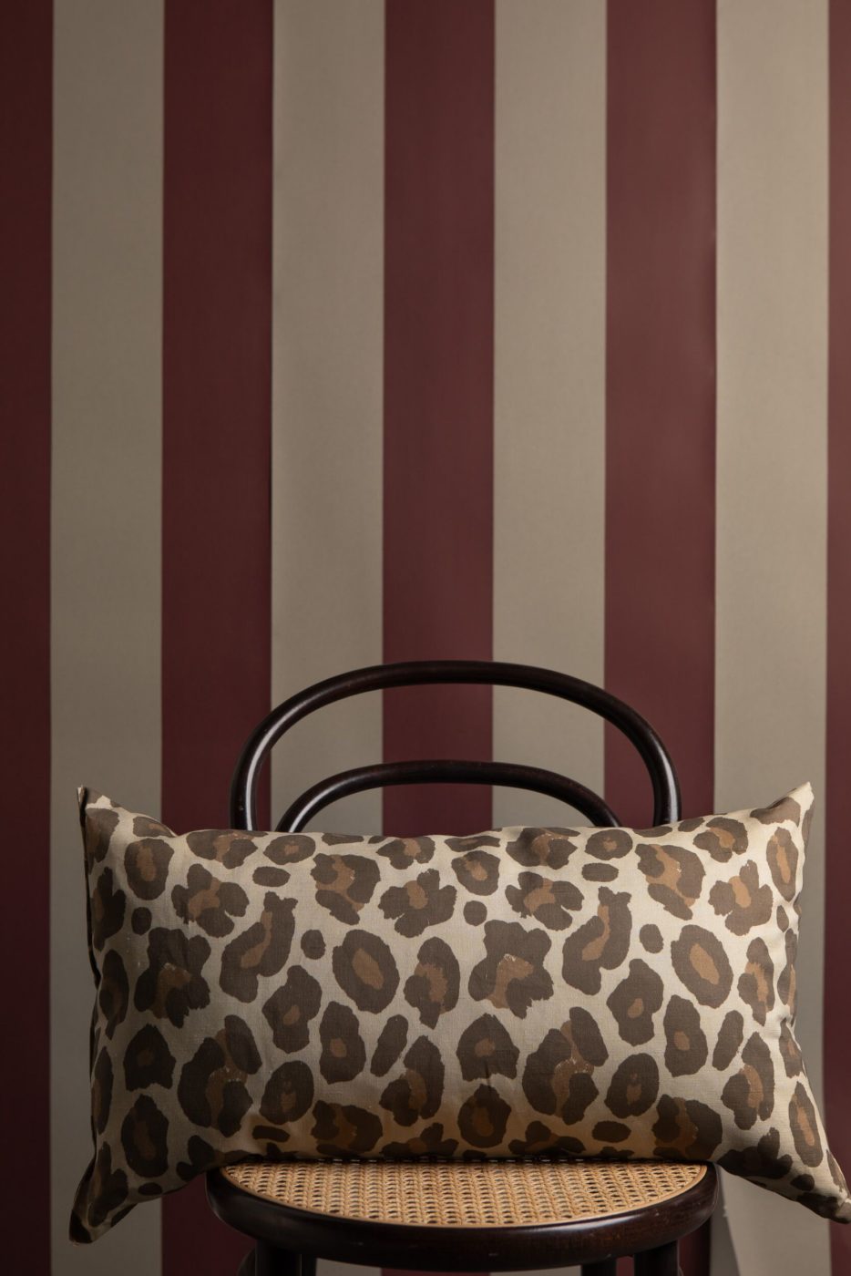 Stripe Forward Red - 1316 – Scandinavian Wallpaper